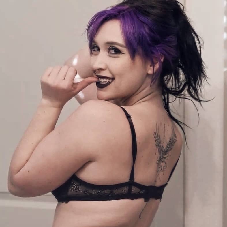 Manda (@queenmanda) / Passes