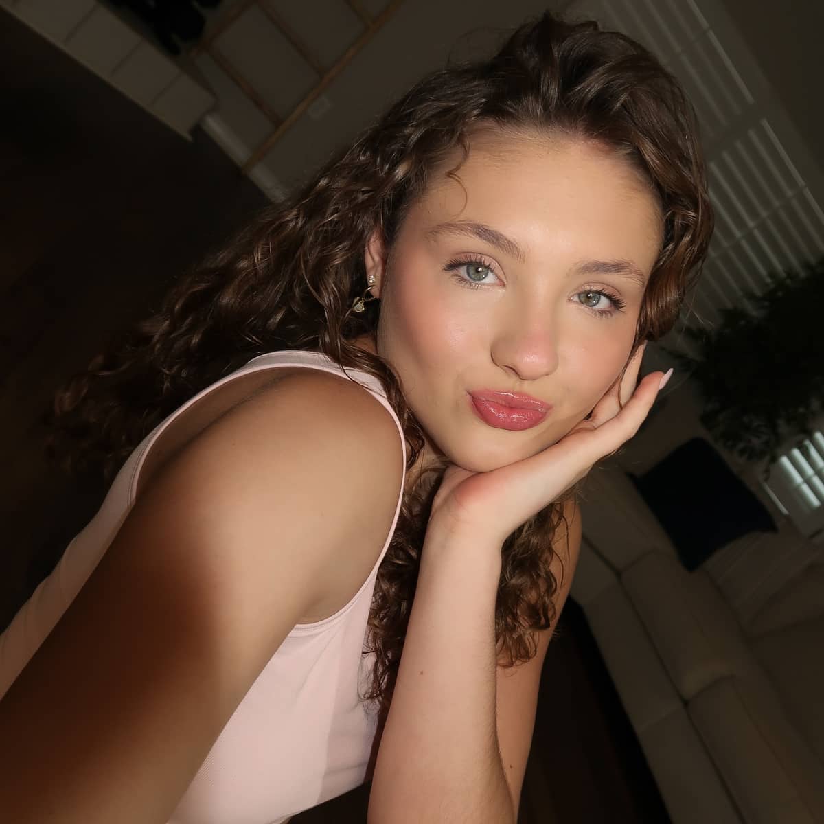 Olivia Mitchell (@oliviahelenemitchell) / Passes