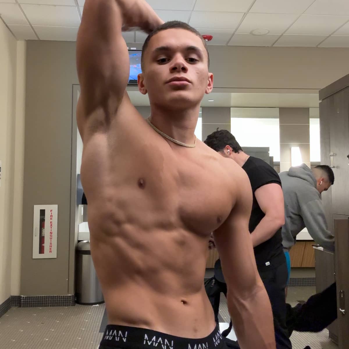 Jfer (@fashionjfer) / Passes